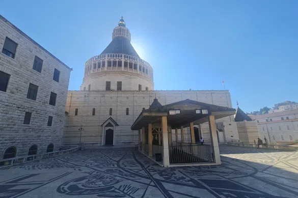 What to Wear in Jerusalem: Dress Code for Women and Men