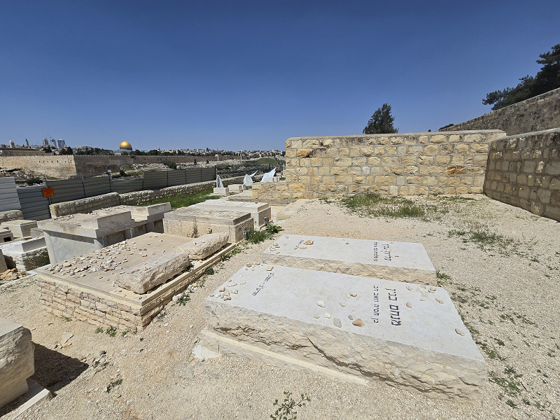 A Guide to the Mount of Olives Jewish Cemetery in Jerusalem - Backpack ...
